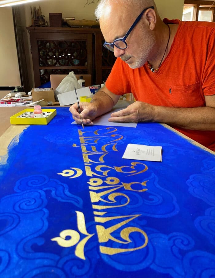 Guru Rinpoché Mantra on Lapis Clouds - Tashi Mannox