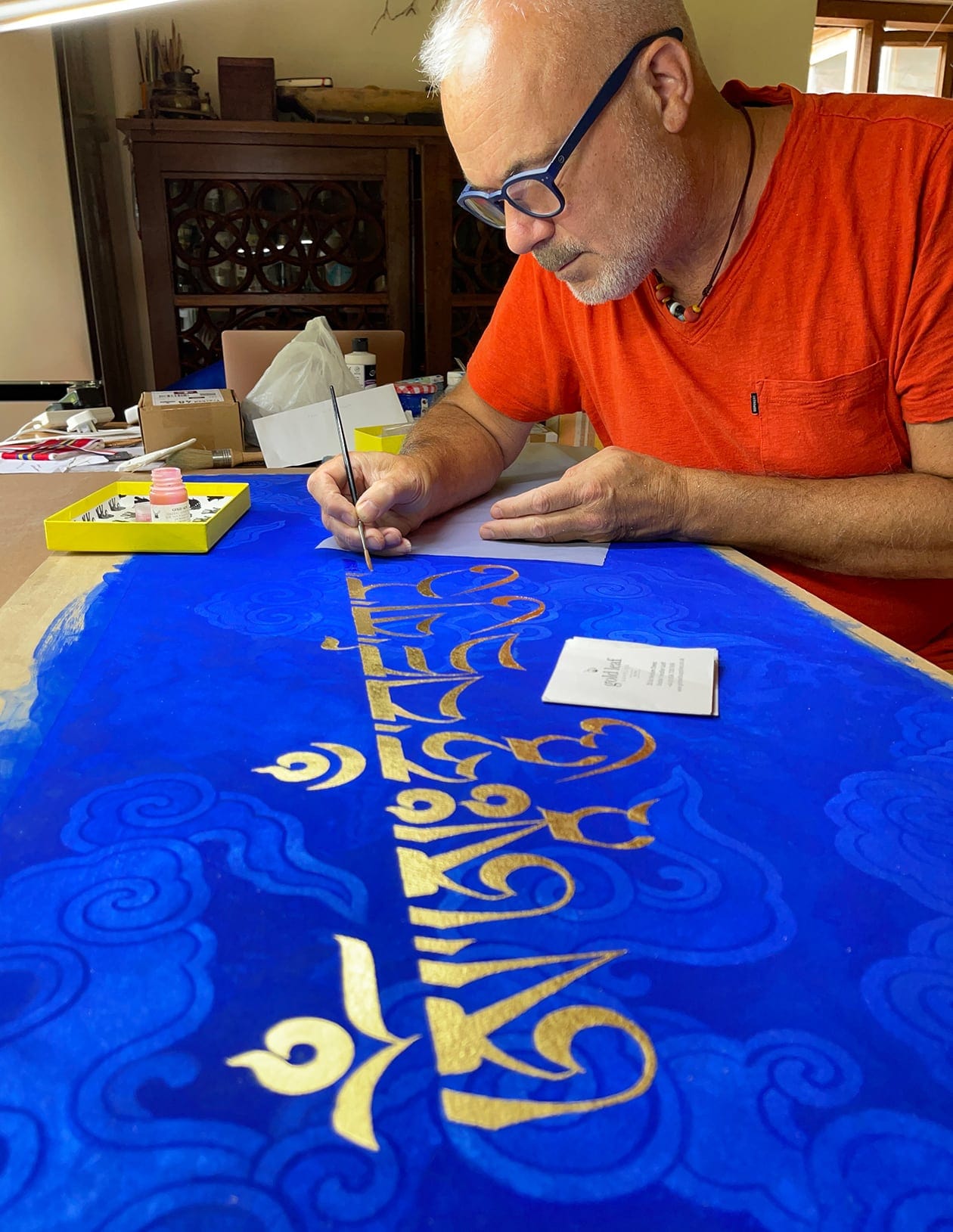 Guru Rinpoché Mantra on Lapis Clouds - Tashi Mannox